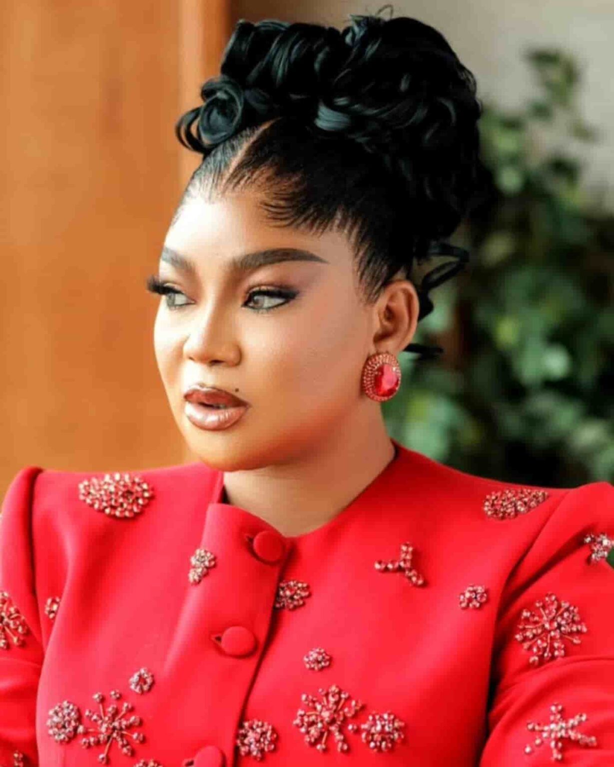 Eve Esin Biography: Age, Life, Net Worth, Origin & Achievements - Quickfact